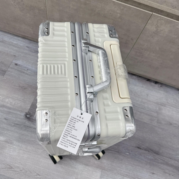 Vali Kéo Adidas Sticker Trắng Sữa 2023 mẫu 83 [ 38x24.6x58 ] | CITISHOP