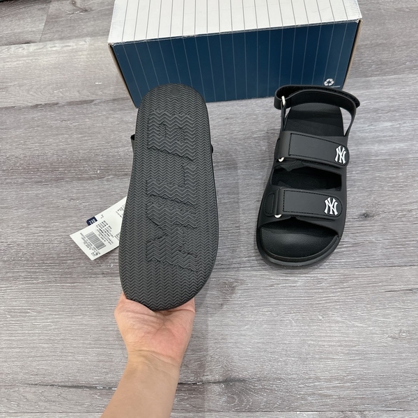 Dép MLB Chunky New York Yankees Màu Đen [ 3ASDCBS33-50BKS ] | CITISHOP