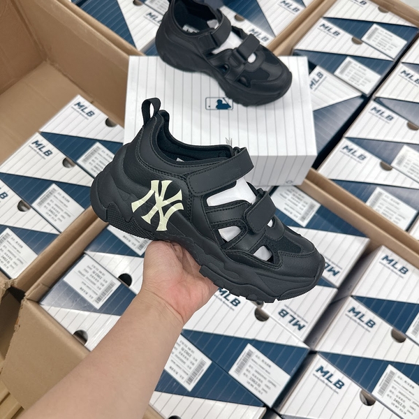 Sục MLB Big Ball Chunky Mask New York Yankees Màu Đen [ 3ASDCH133-50BKS ...