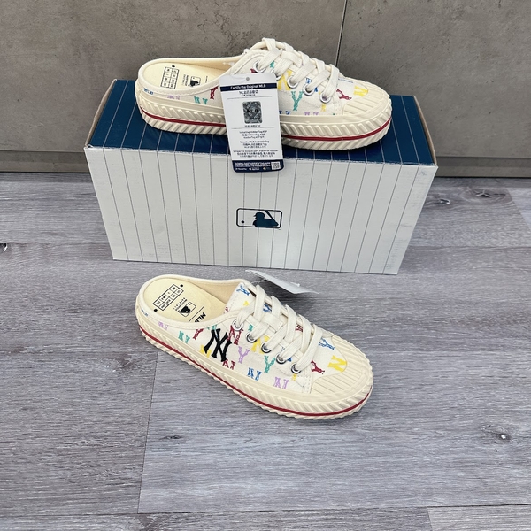 Giày MLB PLAYBALL Mule Monogram NY Màu Trắng [ 32SHSM111-50W ] | CITISHOP