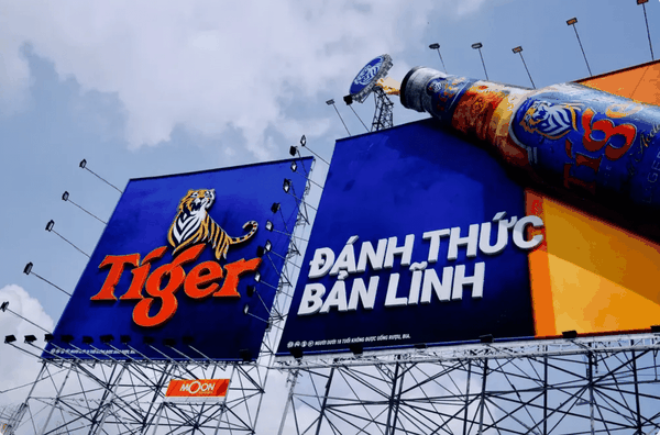 Tò mò với cách các thương hiệu làm OOH ‘tràn viền’: MILO mang viên pin