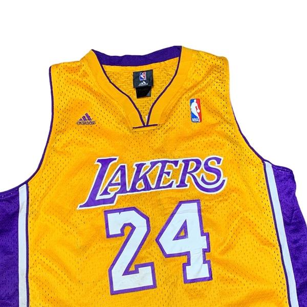 LAKERS BASKETBALL TOP