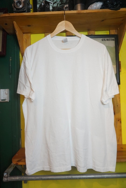 BASIC WHITE TEE