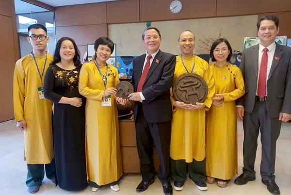 MỘT CHÉN TRÀ, MỘT TẤM LÒNG - SHANAM GỬI GẮM VÀO KỲ HỌP THỨ 9, QUỐC HỘI