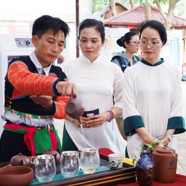 Trà Shan Tuyết Shanam được sử dụng trong tiệc trà ngoại giao nhân ngày ...