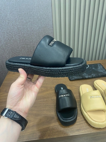 PR Puffer Slides Belluxury