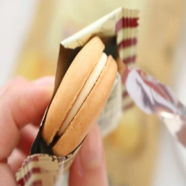 BÁNH QUY NHÂN BƠ MẶN & PHÔ MAI TAKARA NHẬT BẢN 137G () Daddy Mart