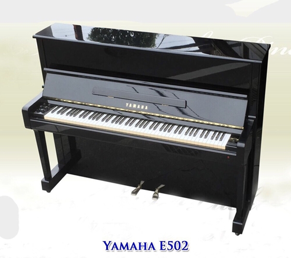 Piano Yamaha E502