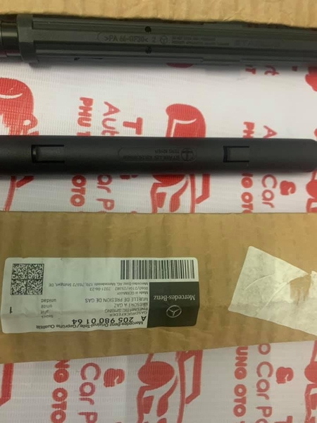 Ty chống nắp capo xe C250 C300 W205 - A2059800064 - A2059800164