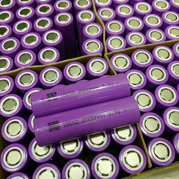 Pin lithium 18650 màu tím dung lượng 2000mA dòng xả 1C