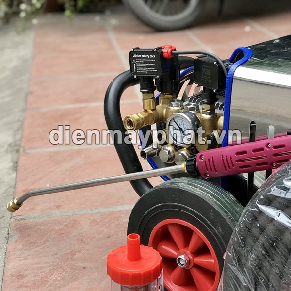 Máy rửa xe cao áp HAKUDA 3KW 3000 HKD piston sứ được sản xuất trên