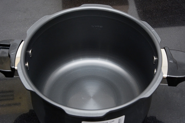 Nồi áp suất cơ Sunhouse LC600 6 lít | Công ty TNHH thương mại và dịch ...