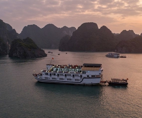 LA REGINA CLASSIC - DAZZLING MASTERPIECE AMONG WONDERS