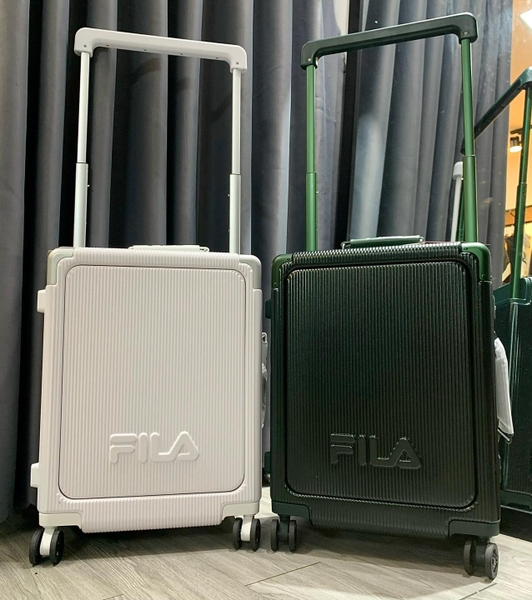 Vali Fila Embossed Logo Size Cabin 22 Xách Tay Xanh Rêu Đậm