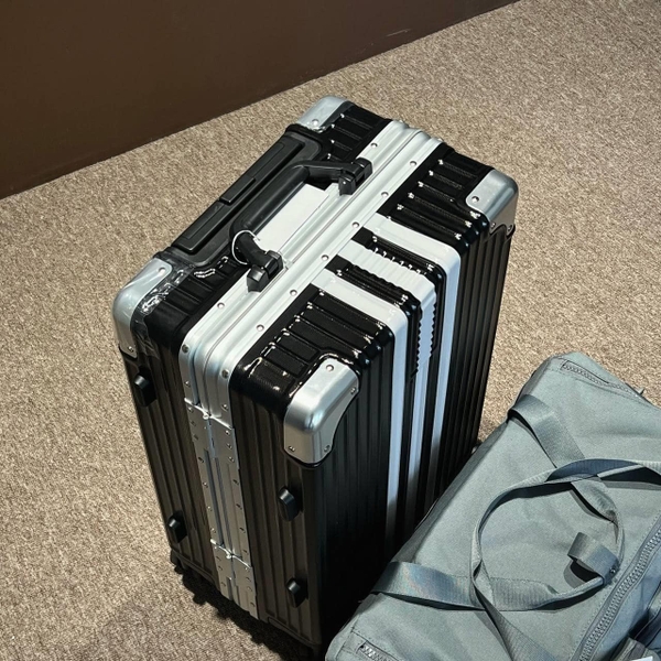 Vali Adidas Đen Sọc Trắng Size Cabin 22 Xách Tay Đen AUTH