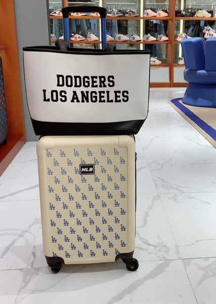 Vali MLB LA Classic Monogram Monative 3AHH0014N 07CRS AUTH