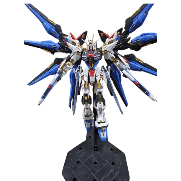 Mô Hình Lắp Ráp MGEX Strike Freedom 7701 Changlong (Có Effect Cánh và Base)
