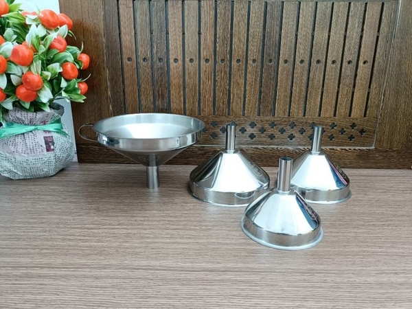 Phễu inox (13cm) Z315