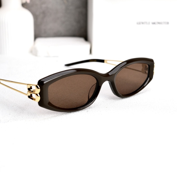 Kính Mát Gentle Monster Solid Loop BR3 Màu Nâu