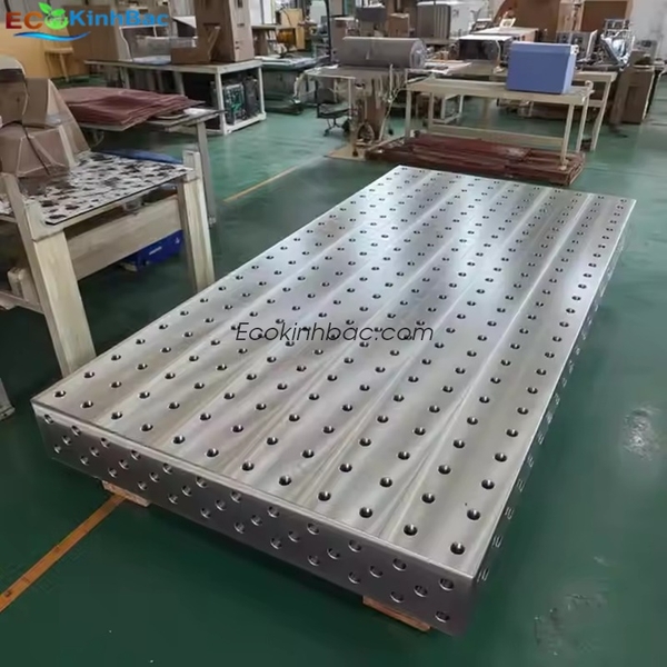 Bàn hàn gang 3D D28 kích thước 1500x1500x200mm.