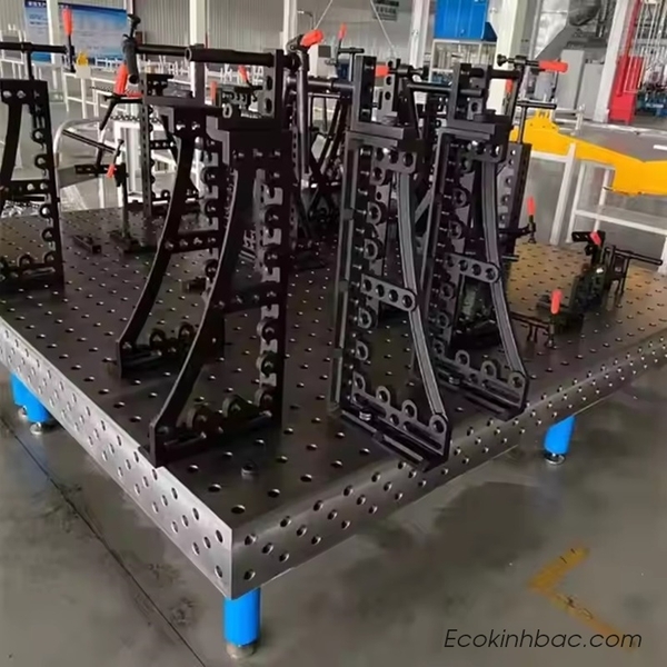 Bàn hàn gang 3D D28 kích thước 1500x1500x200mm.