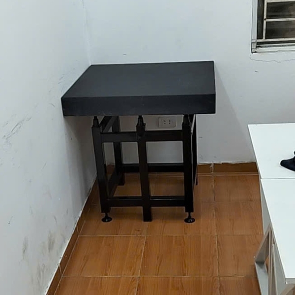Bàn máp kích thước 1200x1000x150mm.