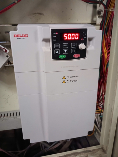 Biến tần Delixi CDI-E102G5R5/P7R5T4B - 5.5/7.5kw - 380V