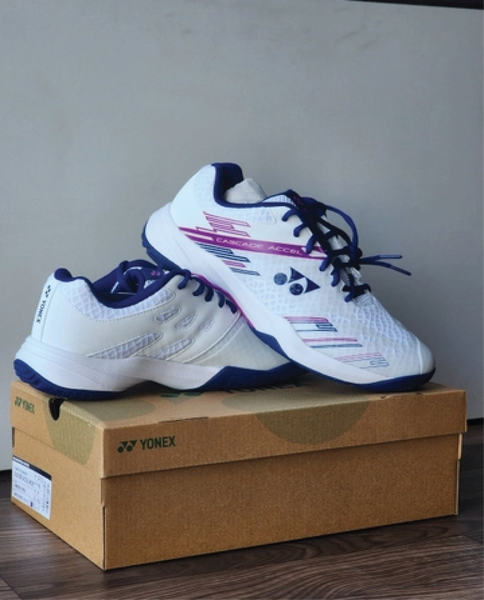 Giày Cầu Lông YONEX CASCADE ACCEL WIDE Trắng Tím