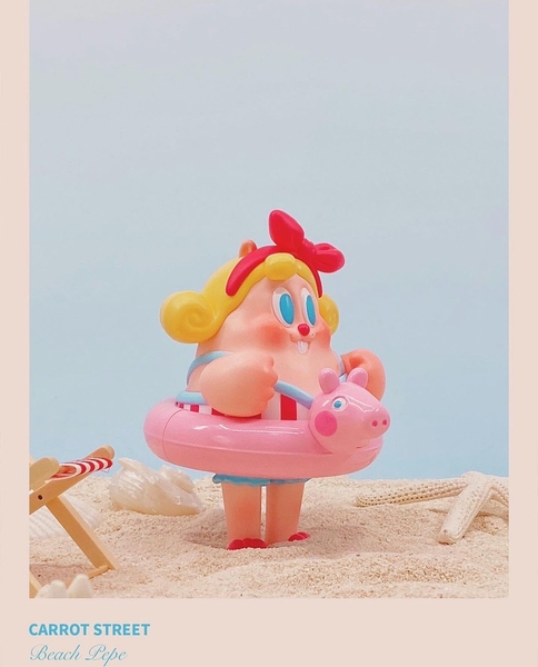 CARROT STREET Beach Pepe Figure (Pink)