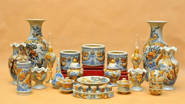 Gốm sứ vẽ vàng là gì? Gốm sứ vẽ vàng có gì đặc biệt?