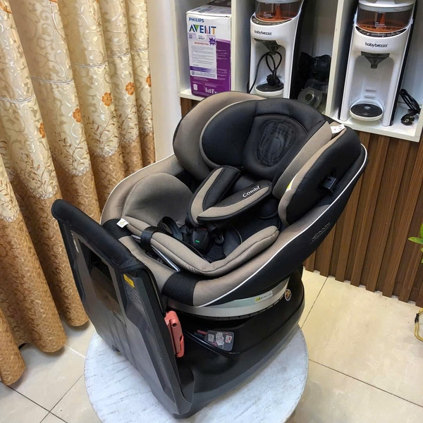 Ghế ô tô Combi Ne'room 360 độ sử dụng cho bé từ sơ sinh đến 18kg.