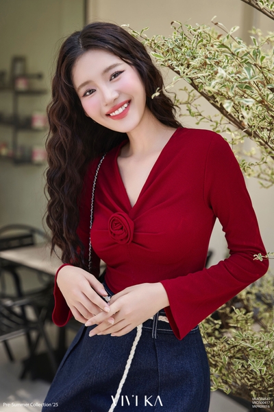 Áo Juliet thun gân tay dài phối hoa xoắn