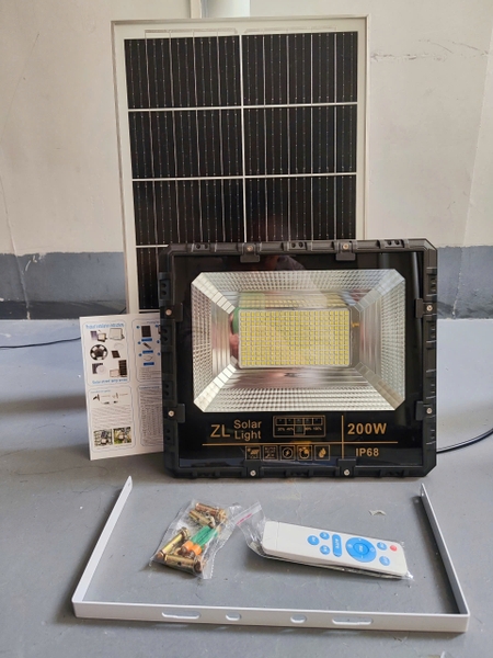 Đèn LED năng lượng mặt trời 200W