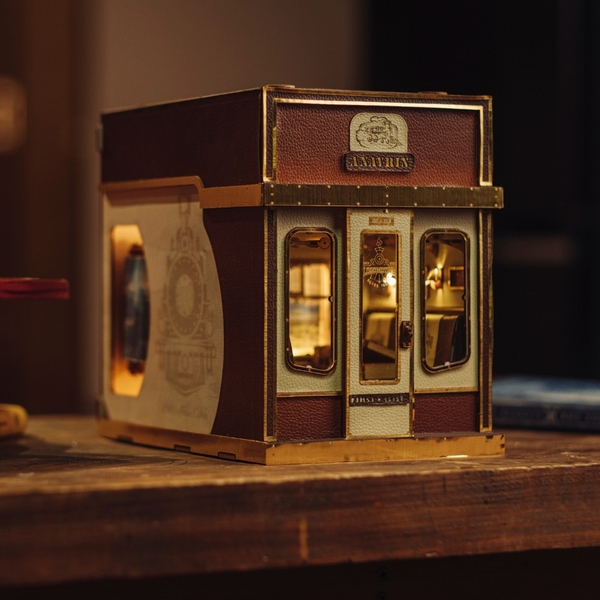 Motion Scene Book Nook? It's As Magical As You'd Imagine