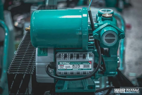 Máy bơm nước 370W TOTAL TWP93706